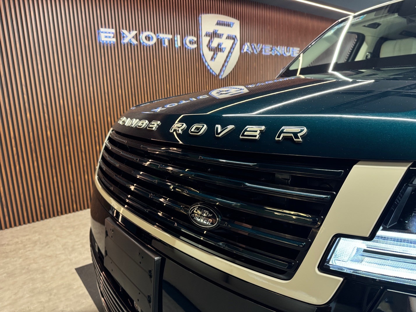 Land Rover Range Rover SV 2023